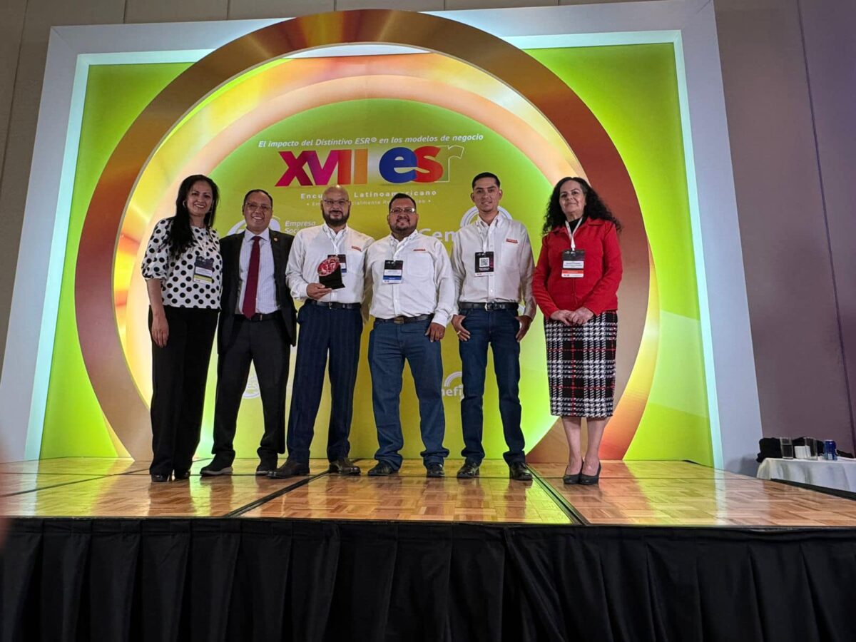 Grupo Simsa recibe distintivo como ESR